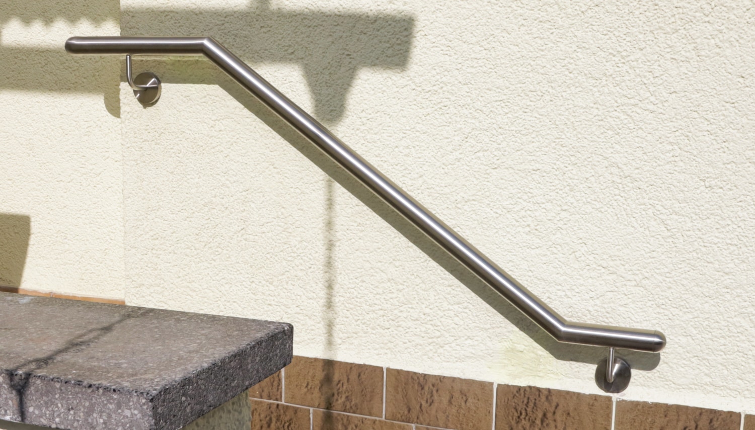 Handlauf Edelstahl beidseitig abgewinkelt | metallbau-onlineshop.de