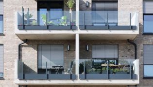 WAREMA VisioNeo View Glasgeländer – Filigran & Sicher