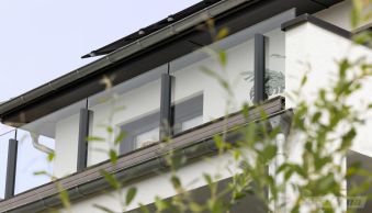 WAREMA VisioNeo View Glasgeländer – Filigran & Sicher