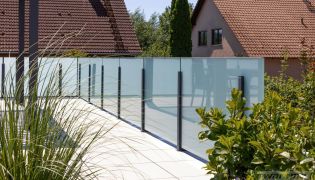 WAREMA VisioNeo View Glasgeländer – Filigran & Sicher