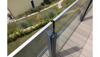 WAREMA VisioNeo View Glasgeländer – Filigran & Sicher