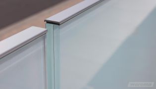 WAREMA VisioNeo View Glasgeländer – Filigran & Sicher